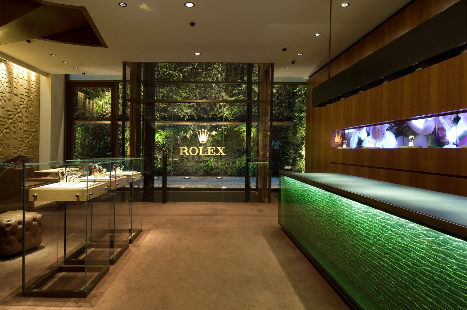 Rolex Flagship Store - Pisa Orolegeria, Milan | Vertical Garden Patrick ...