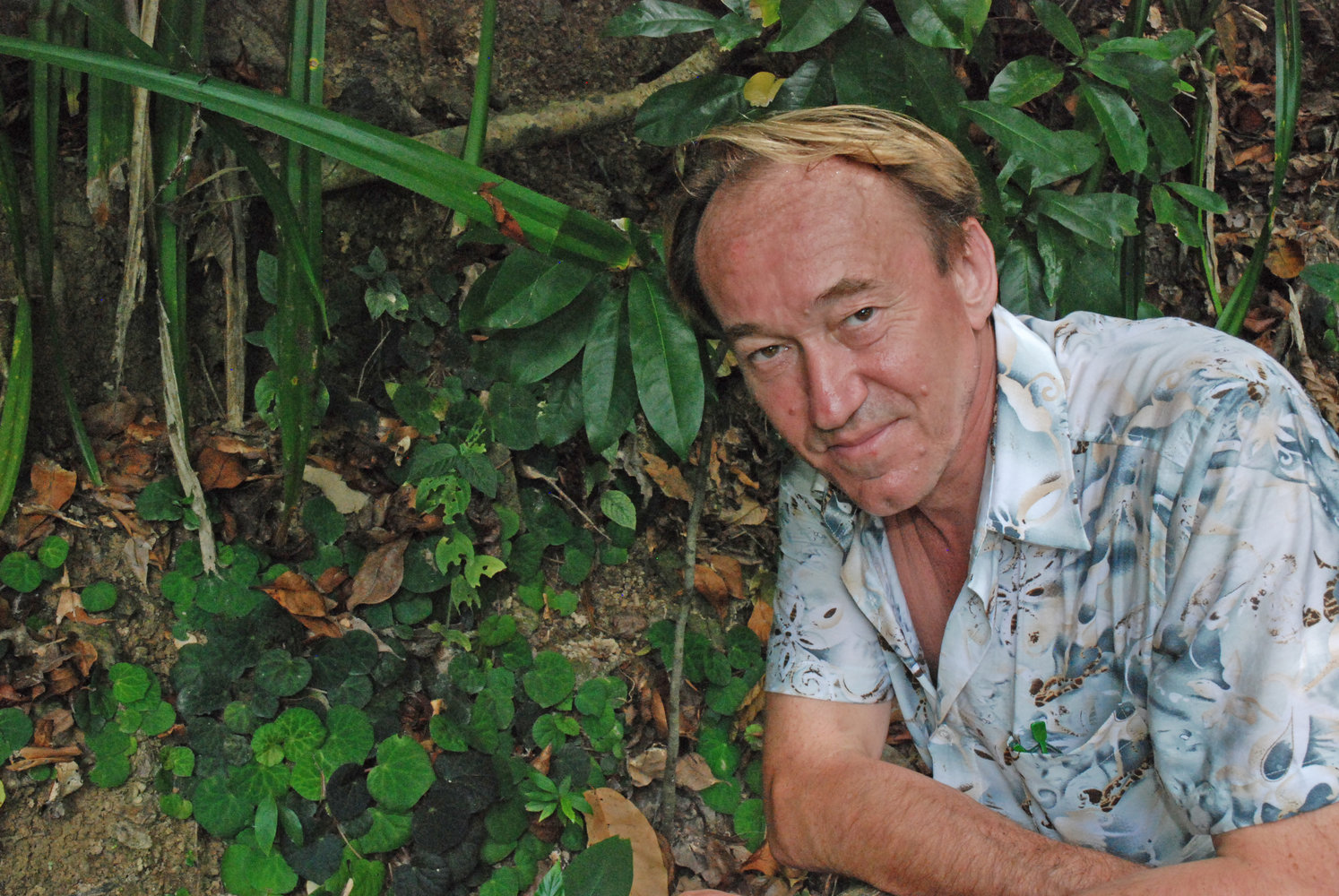 Patrick Blanc discovering the yet undescribed Begonia tagbanua, green ...