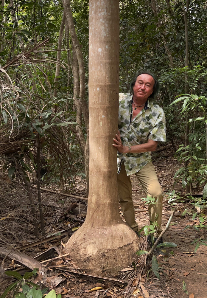 Patrick Blanc holding the stipe of the tall tristichous ...